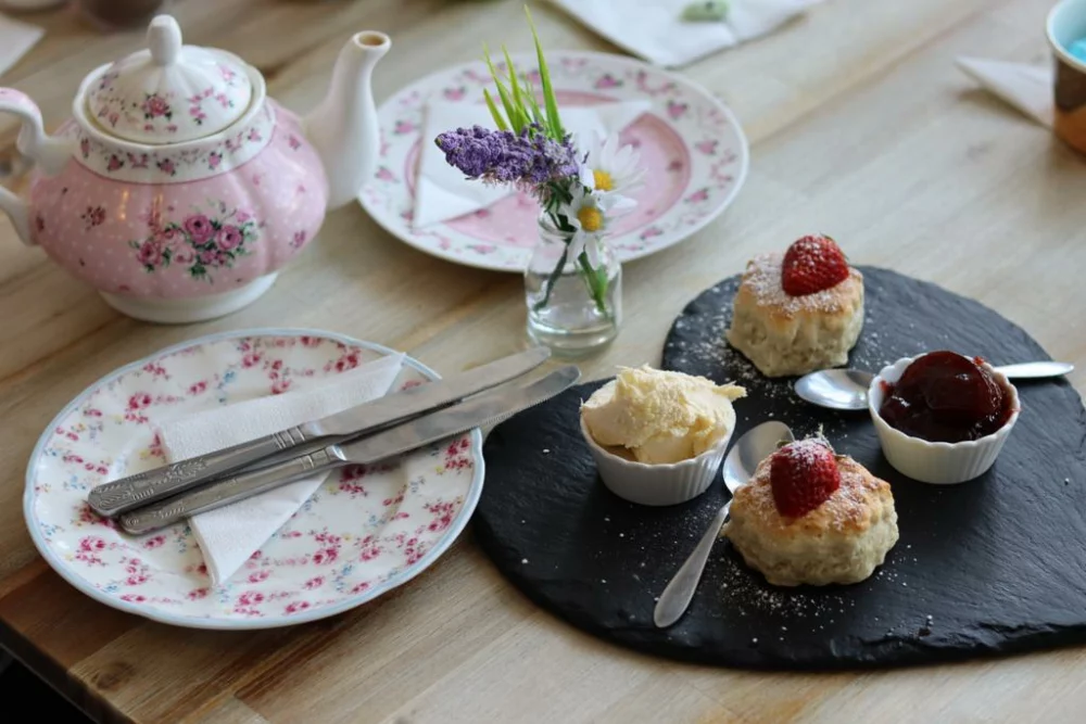 Cornish cream tea etiquette | Cornish Secrets